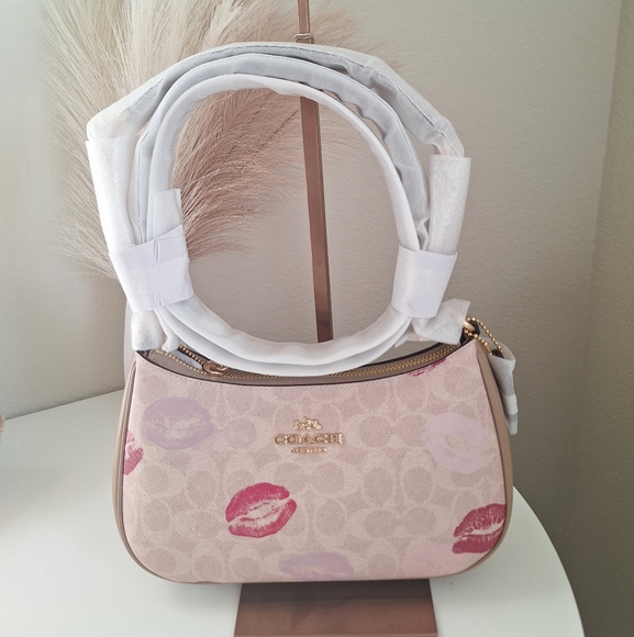 Coach | Bags | Coach Teri Leather Crossbody Shoulder Bag With Lips ...